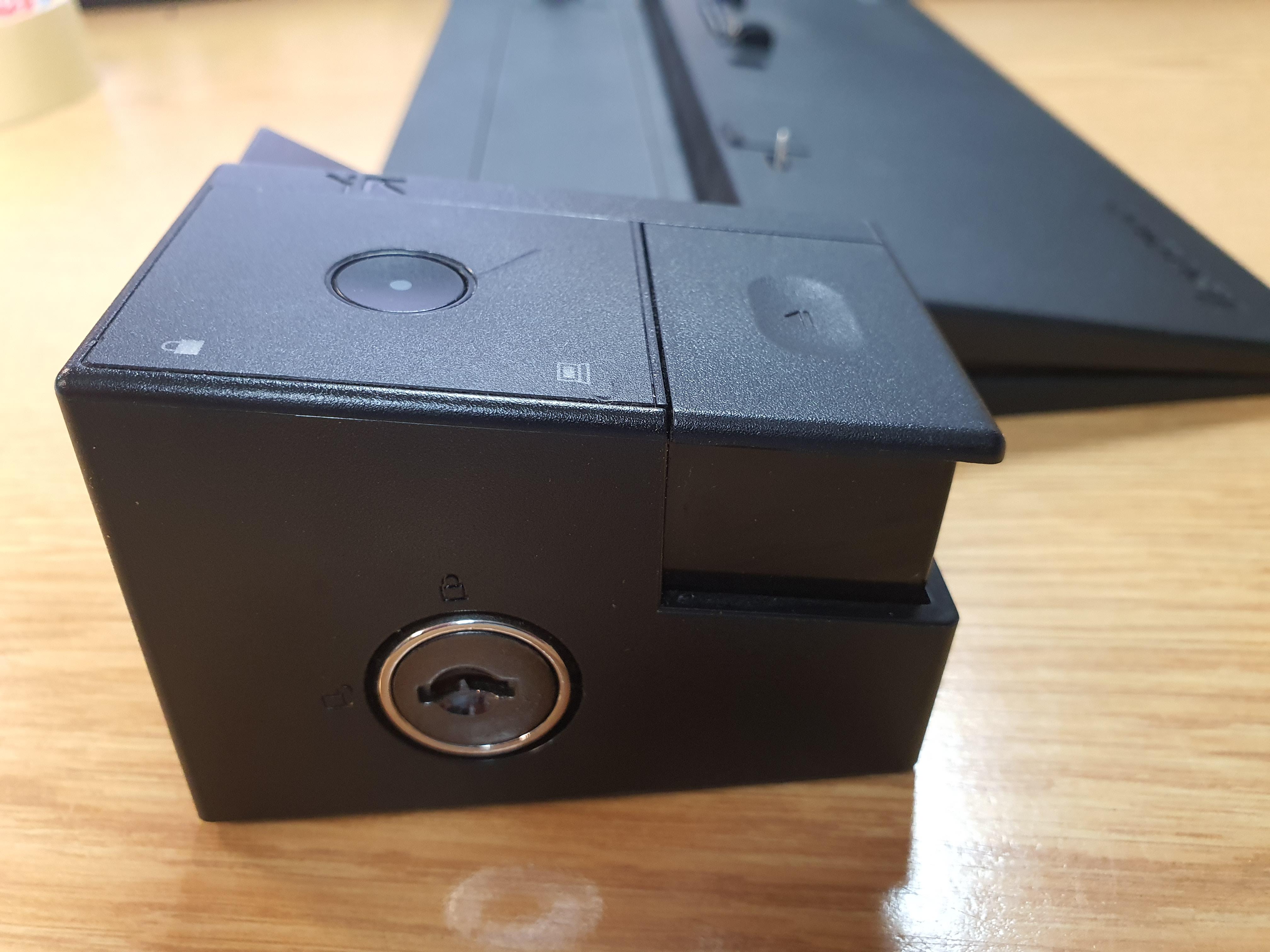 Laptops: Lenovo ThinkPad Ultra Dock 40A2